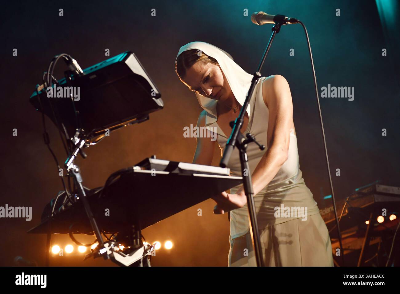 LONDON, ENGLAND - APRIL 09: Rosie Lowe performing at Islington Assembly ...