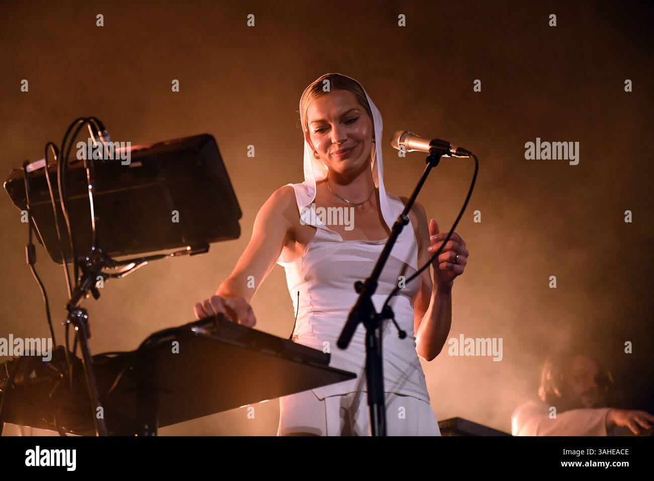 LONDON, ENGLAND - APRIL 09: Rosie Lowe performing at Islington Assembly ...