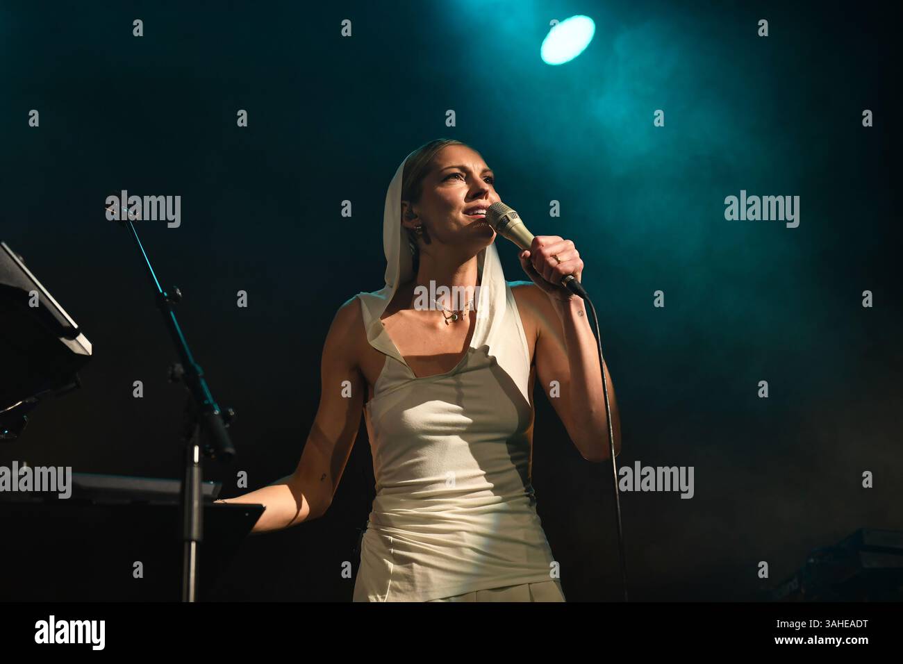 LONDON, ENGLAND - APRIL 09: Rosie Lowe performing at Islington Assembly ...