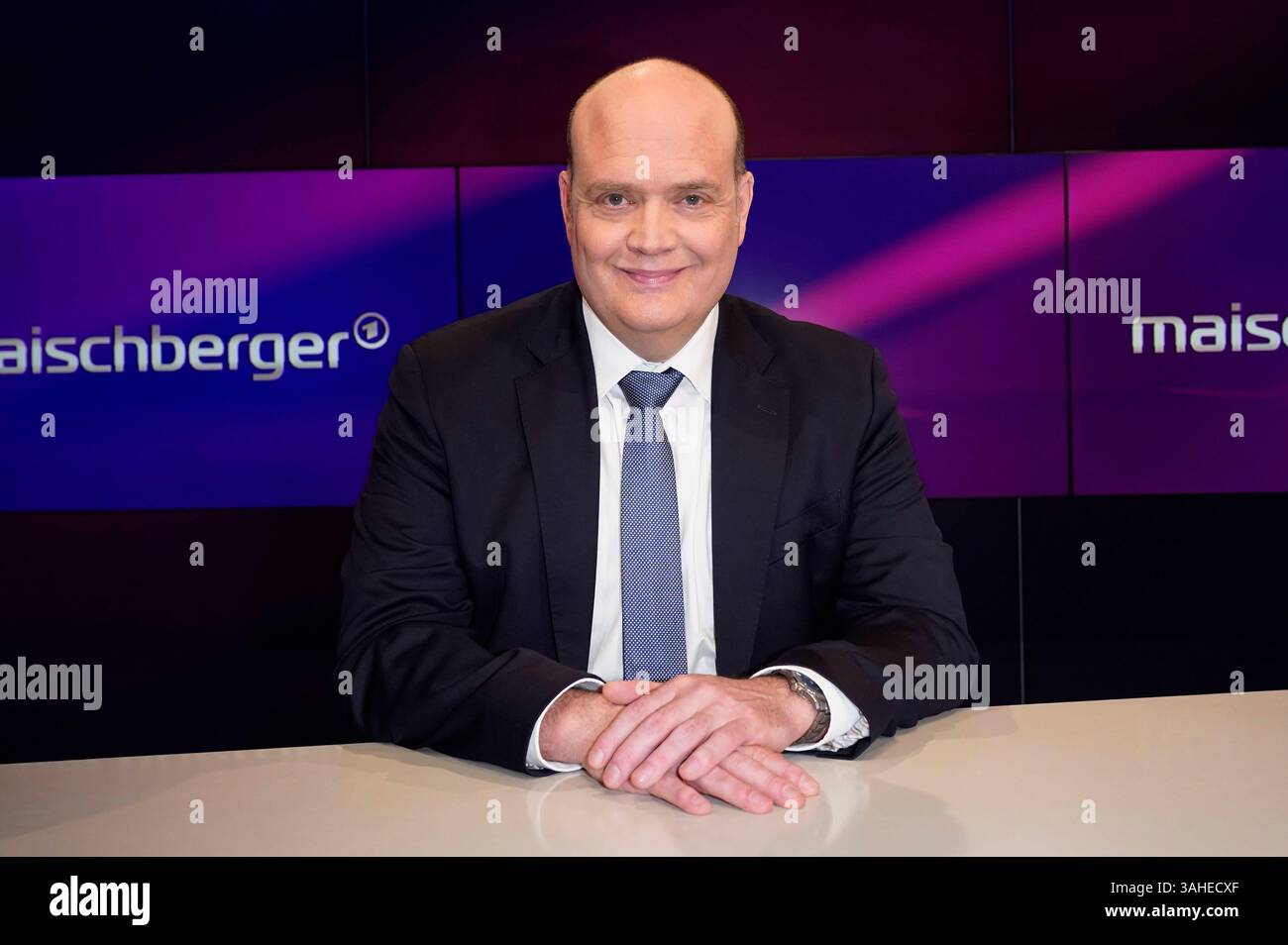 Robin Alexander in der ARD-Talkshow maischberger im Studio Berlin ...