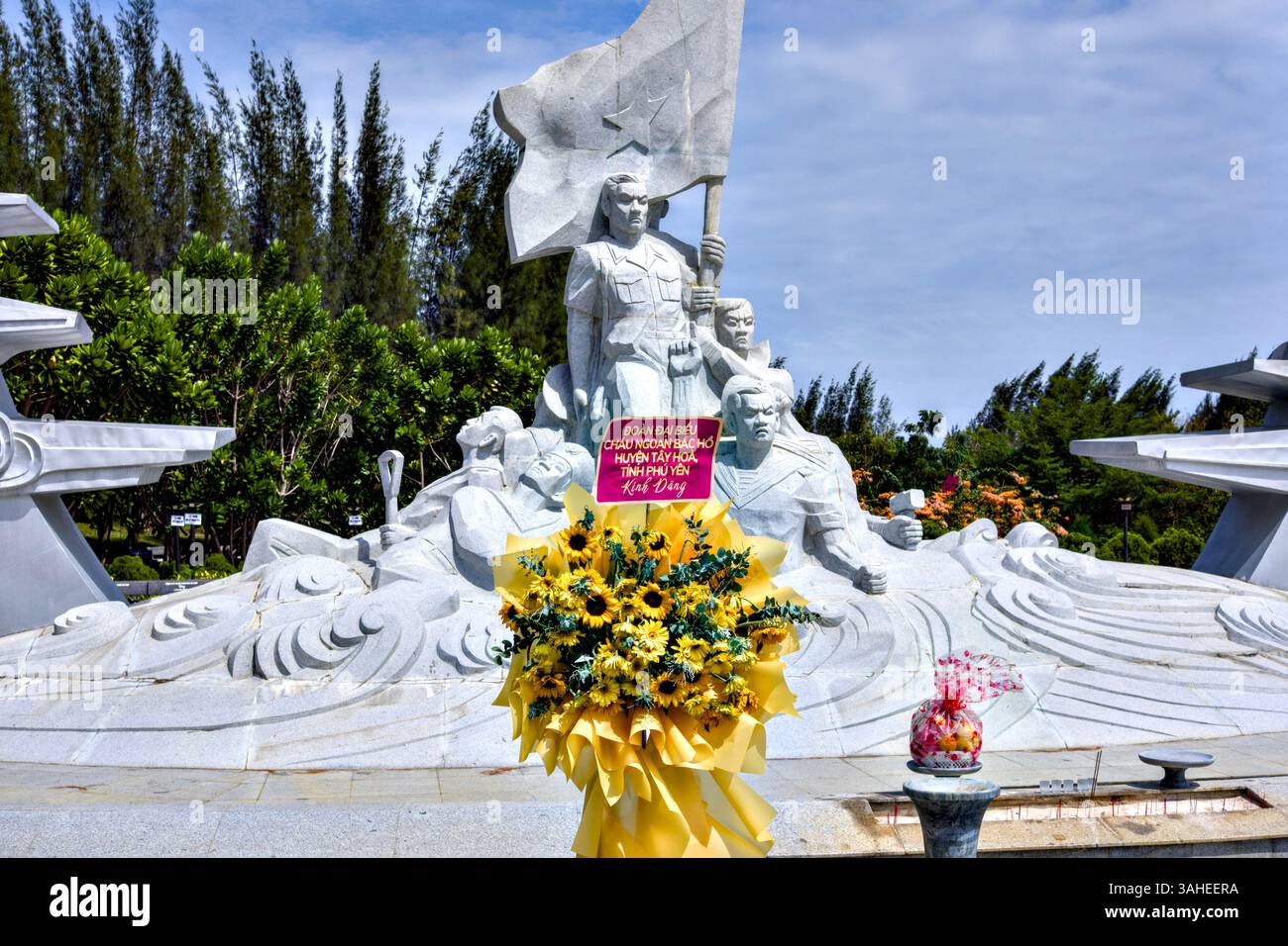 Memorial Monument to the 64 Naval Soldiers Killed by Chinese Invaders on Johnson South Reef ...