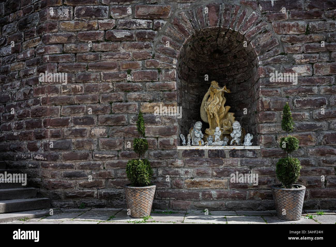 Stone cross sculpted figures hi-res stock photography and images - Alamy