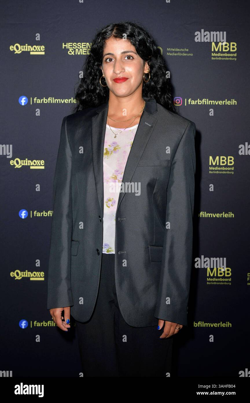 Banafshe Hourmazdi bei der Premiere der Kinofilms Klandestin im Kino in ...