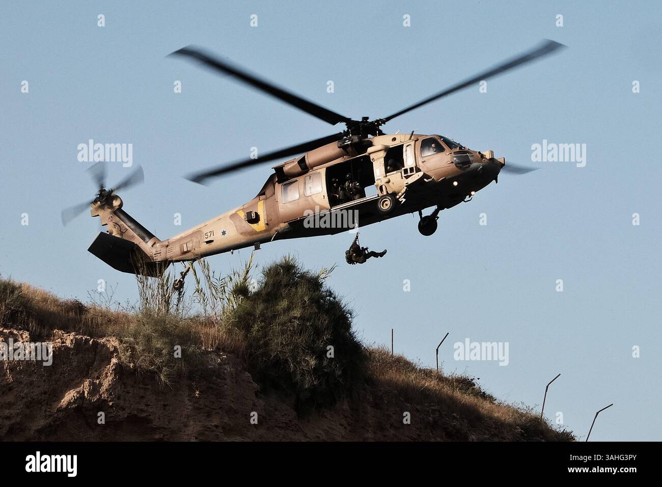 May 19, 2015 - Israel - IDF Unit 669 fighters demonstrate medical ...