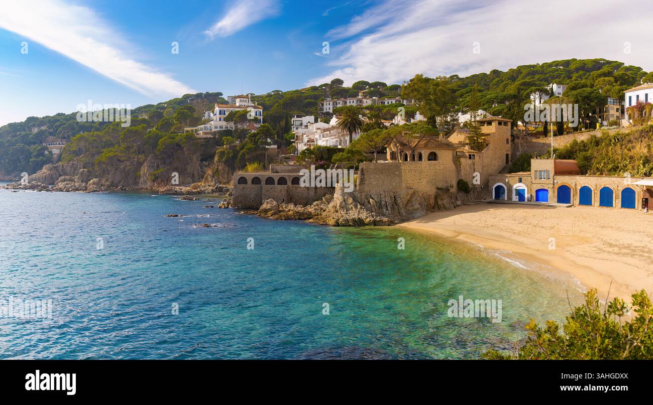 View of Pelegri Beach (Platja d'en Calau) in Calella de Palafrugell ...