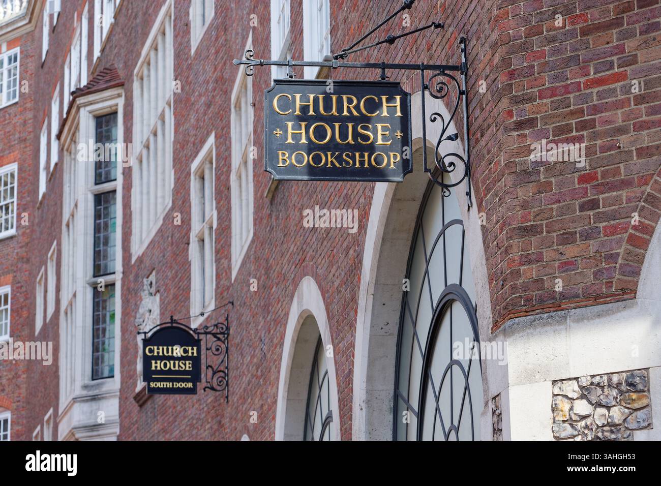 Christian bookshop london hi-res stock photography and images - Alamy