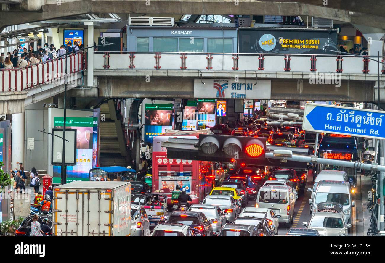 Elevated walkways hi-res stock photography and images - Alamy
