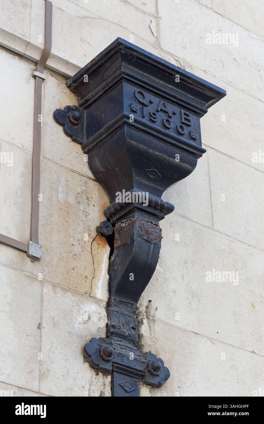 Water collection and metal gutter pipe in Westminster, London ...