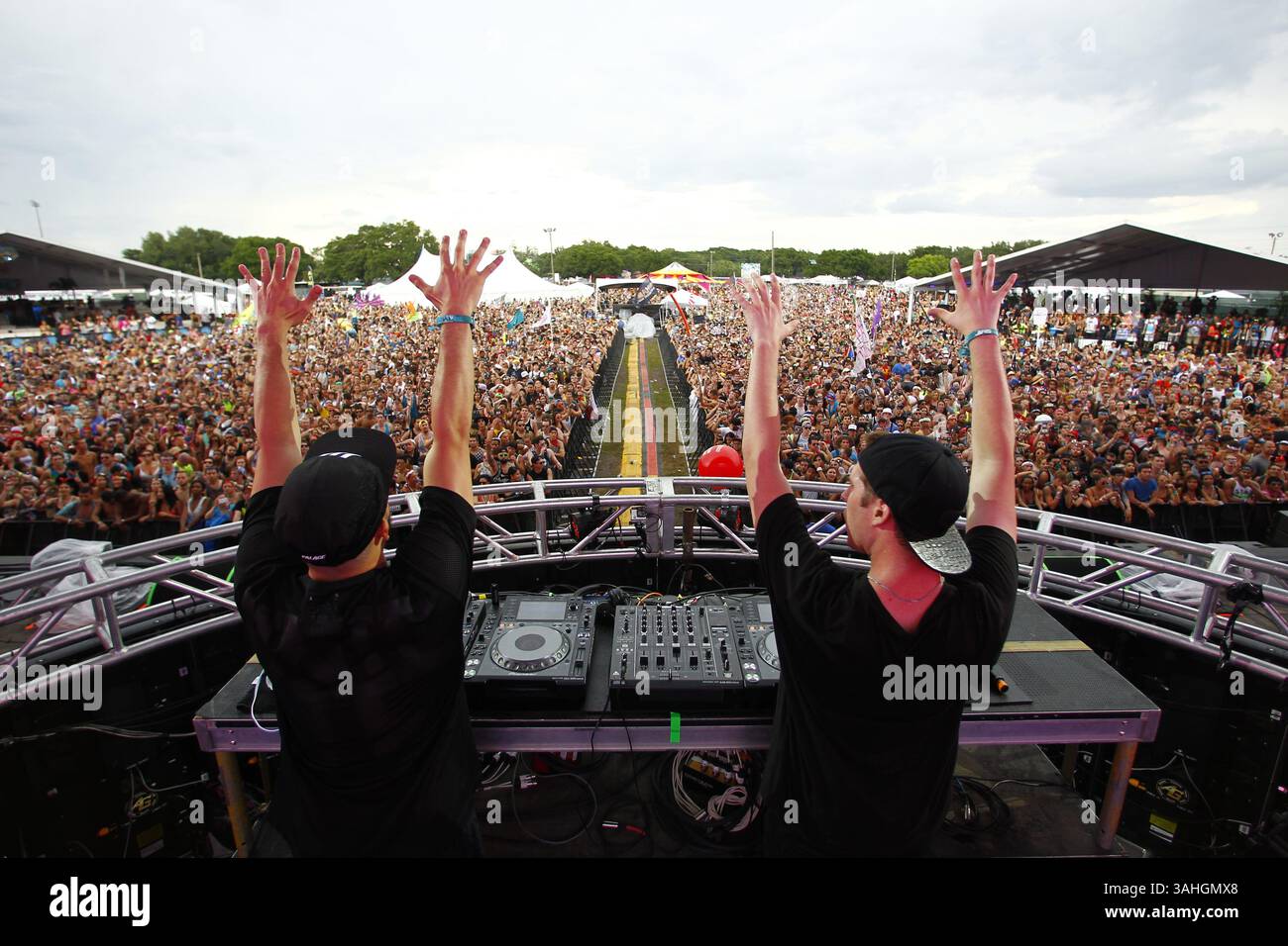 Slander duo hi-res stock photography and images - Alamy