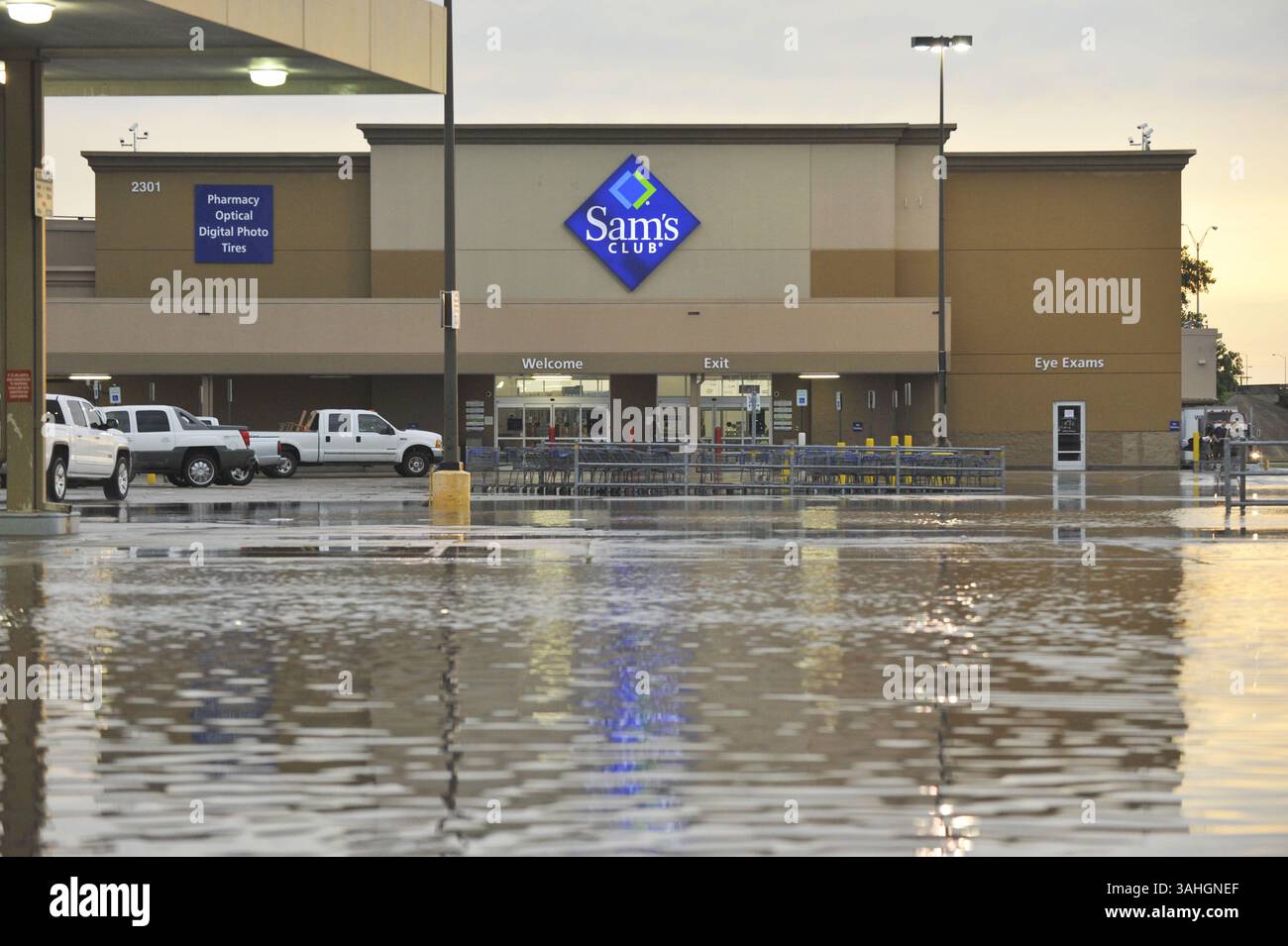 May 25, 2015 - Waco, Texas, U.S - Rain water floods part of a Sam's ...