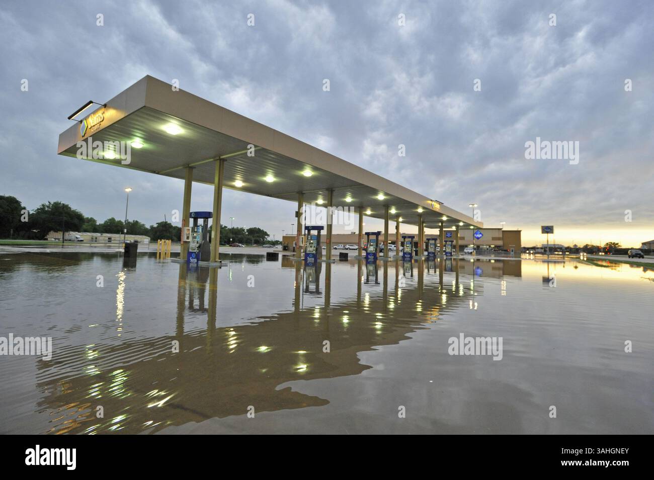 May 25, 2015 - Waco, Texas, U.S - Rain water floods part of a Sam's ...