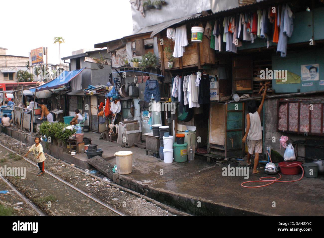 Squatters railway track manila philippines hi-res stock photography and ...