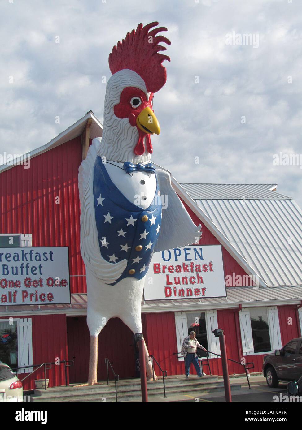 April 22, 2015 - MO, USA - He's a handsom and patriotic fella, that ...