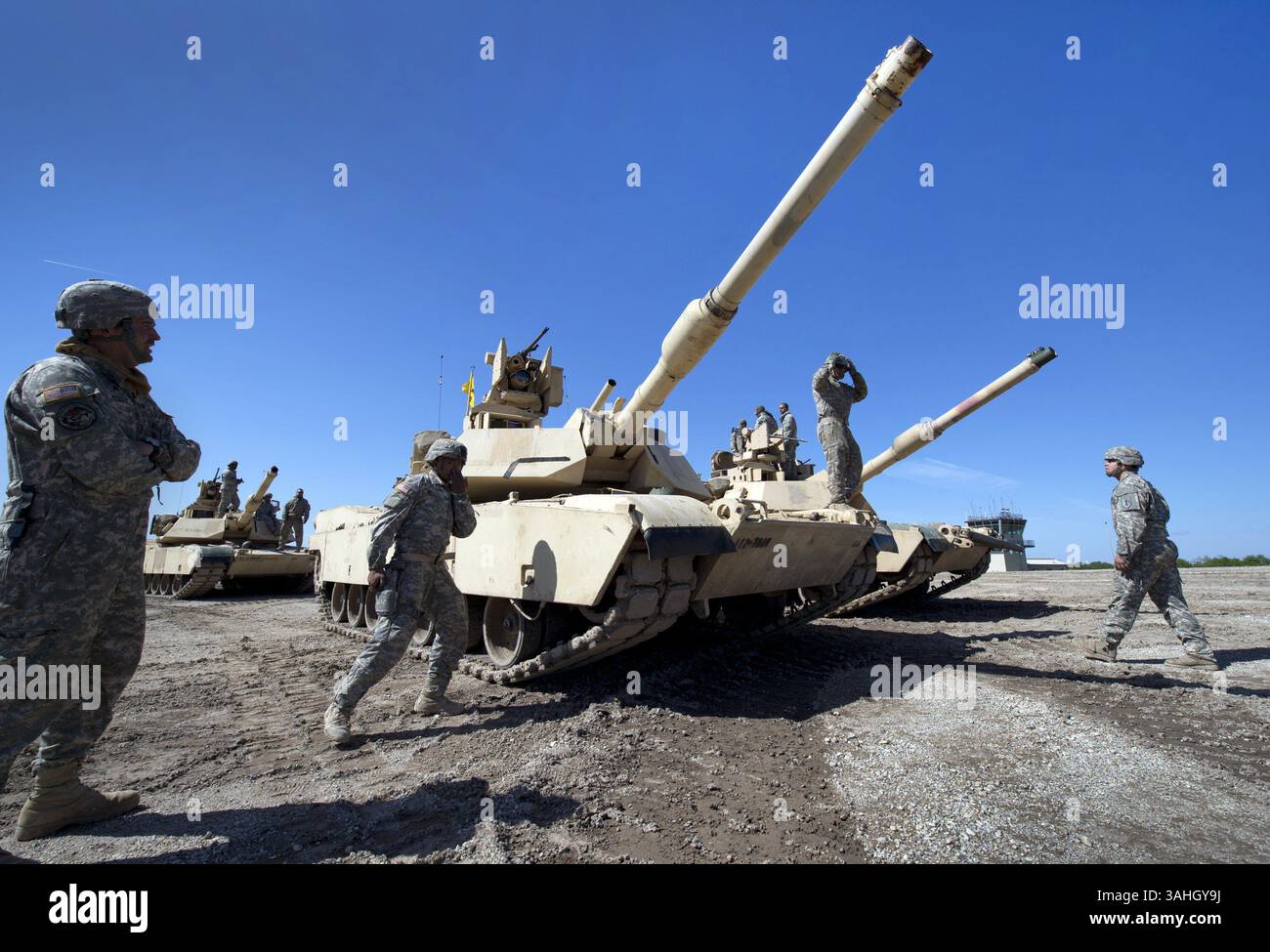 May 21, 2015 - Fort Riley, KS, USA - Crews prepare to take their M1A2 ...