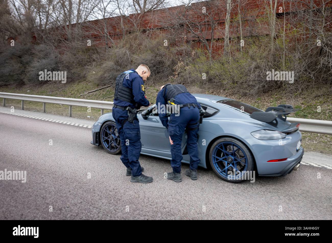 The police have just stopped a speeder Stock Photo - Alamy