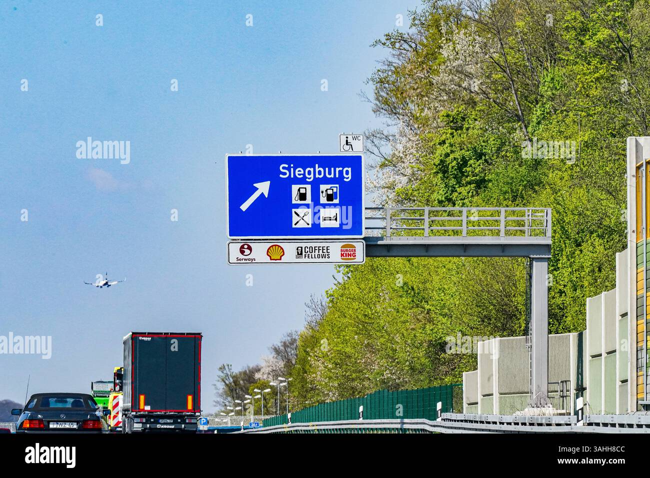 Flugzeug tankstelle hi-res stock photography and images - Alamy