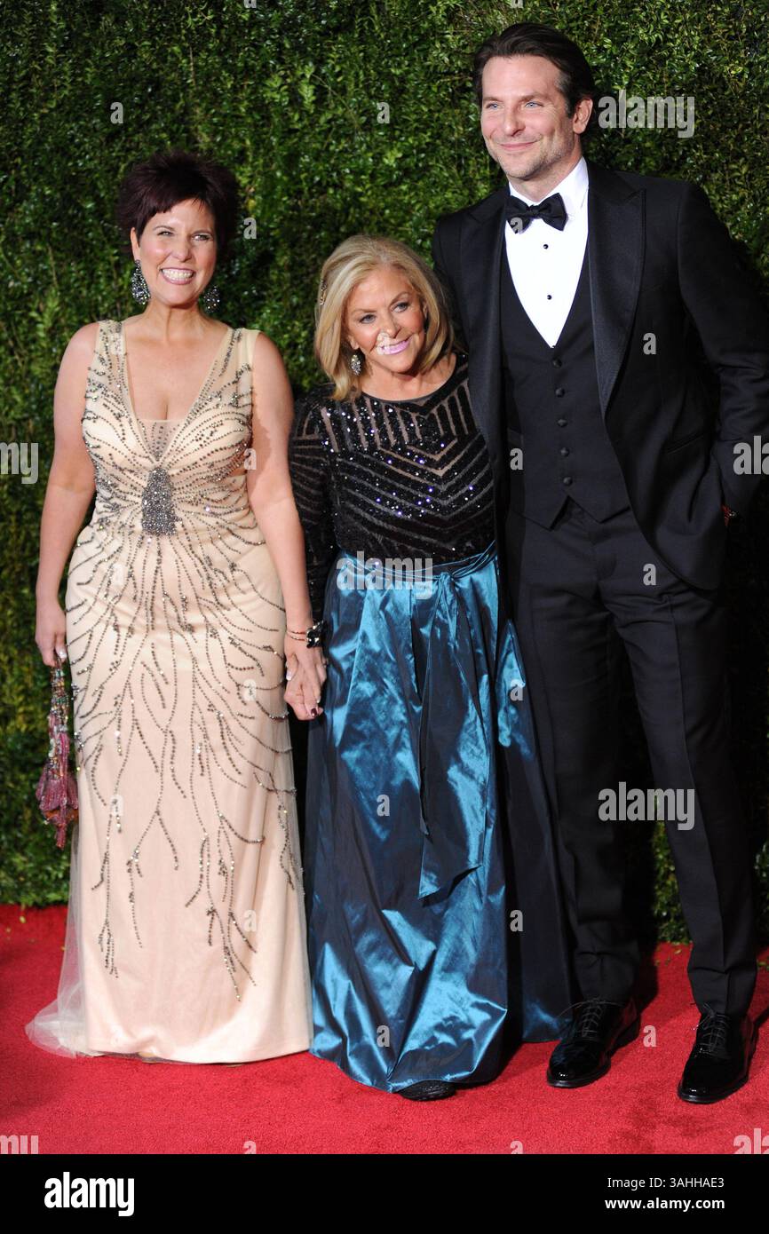 June 7, 2015 - New York, NY, United States - (L-R) Holly Cooper, Gloria ...