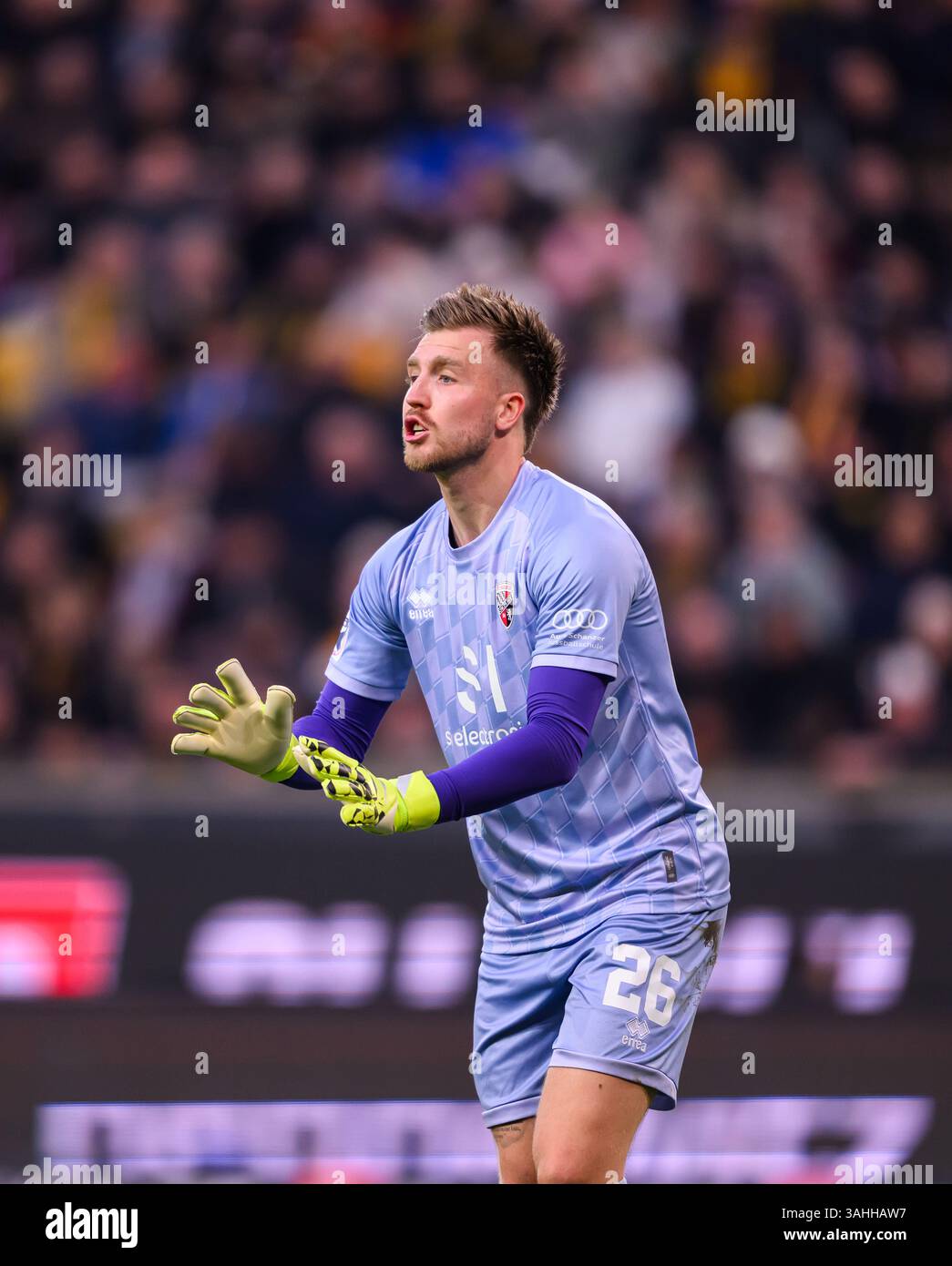 Dresden, Germany. 09th Apr, 2025. Soccer: 3rd division, SG Dynamo ...