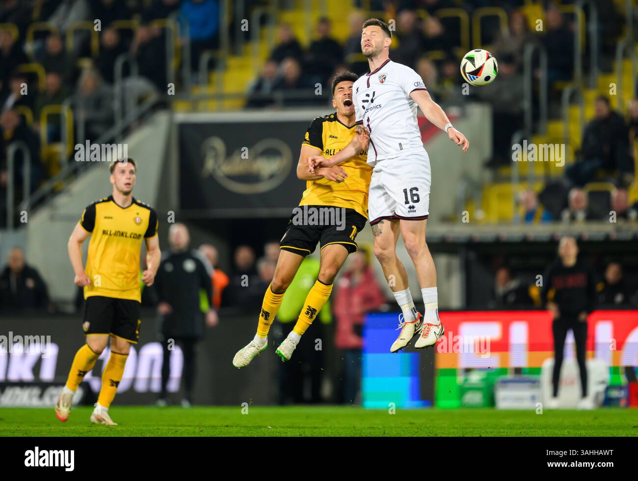 Dresden, Germany. 09th Apr, 2025. Soccer: 3rd division, SG Dynamo ...