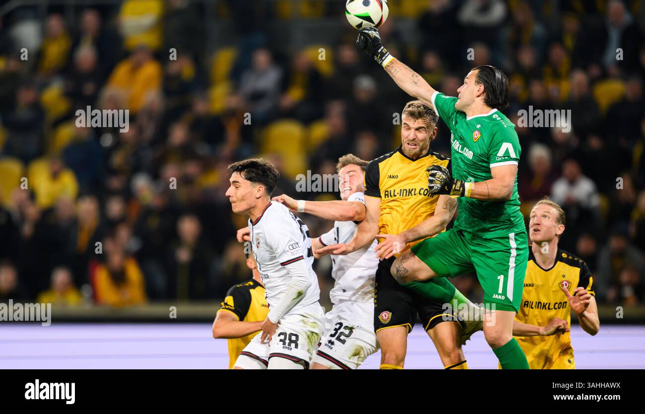 Dresden, Germany. 09th Apr, 2025. Soccer: 3rd division, SG Dynamo ...