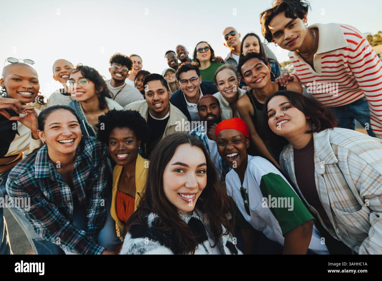 Large group diverse individuals hi-res stock photography and images - Alamy