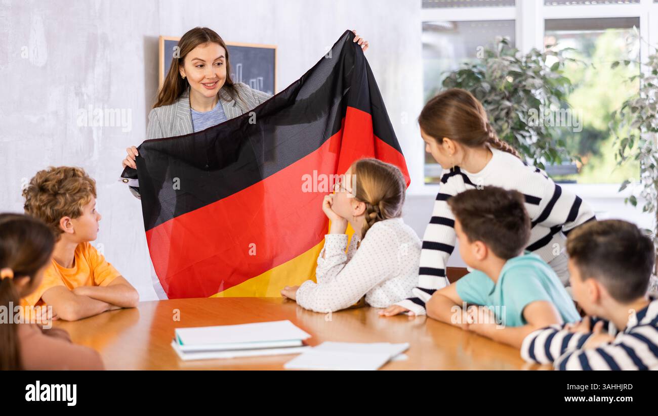 Schoolchildren listen carefully to story about the country Germany ...