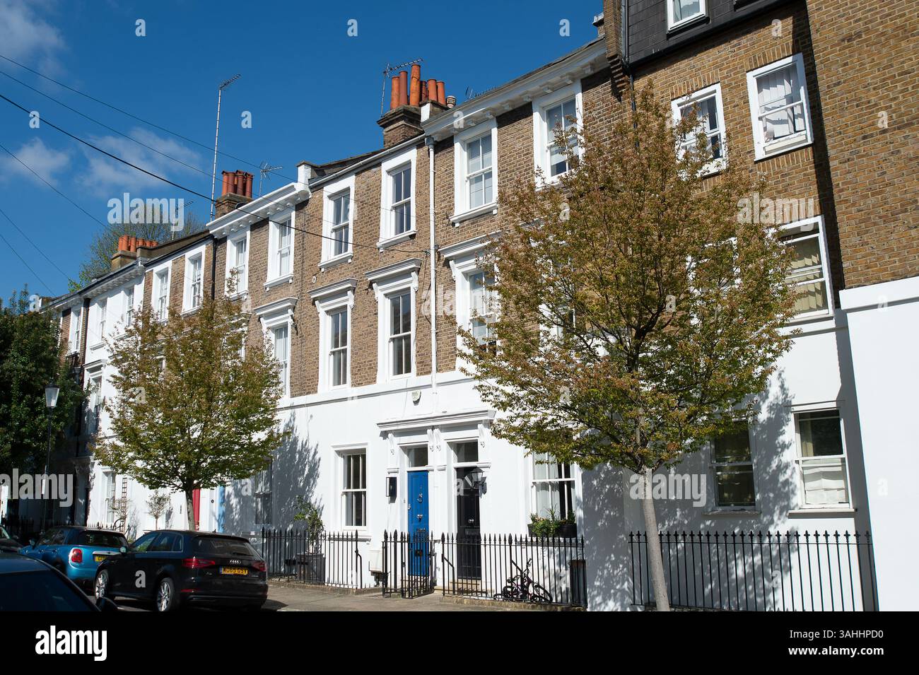 London, UK. 9th April, 2025. Terraced houses in the affluent Royal ...