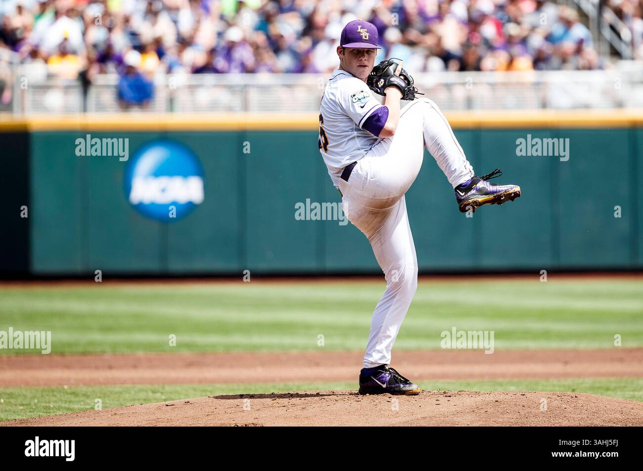 June 14, 2015: LSU pitcher Jared Poche' #16 in 1st inning action during ...