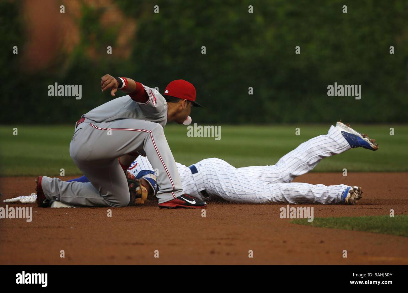 Cincinnati reds shortstop eugenio suarez 7 hi-res stock photography and ...