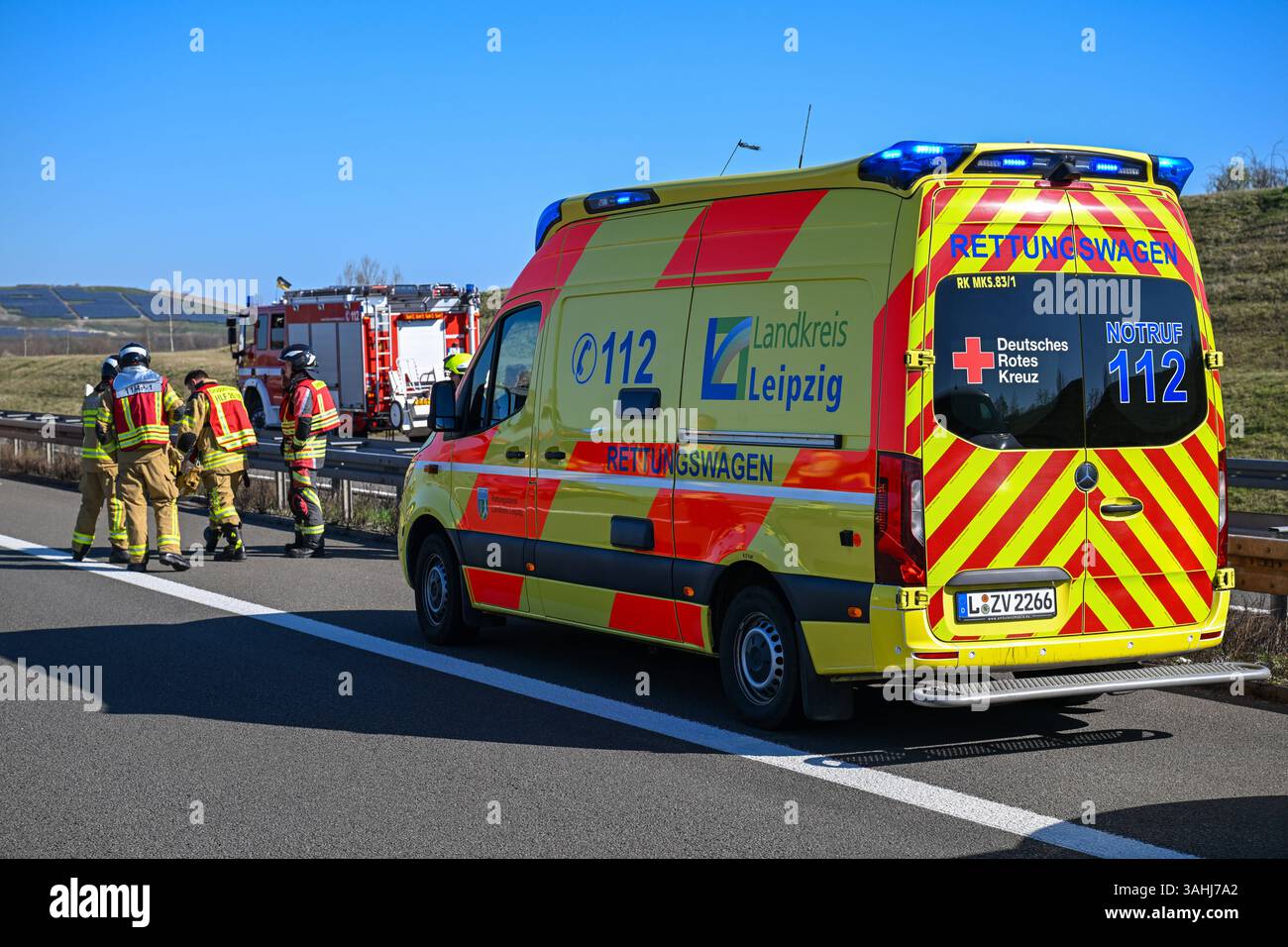 A38/Leipzig - Verhängnisvoller Auffahrunfall im Stau: Gefahrgut-Lkw verliert Kerosin nach Unfall ...