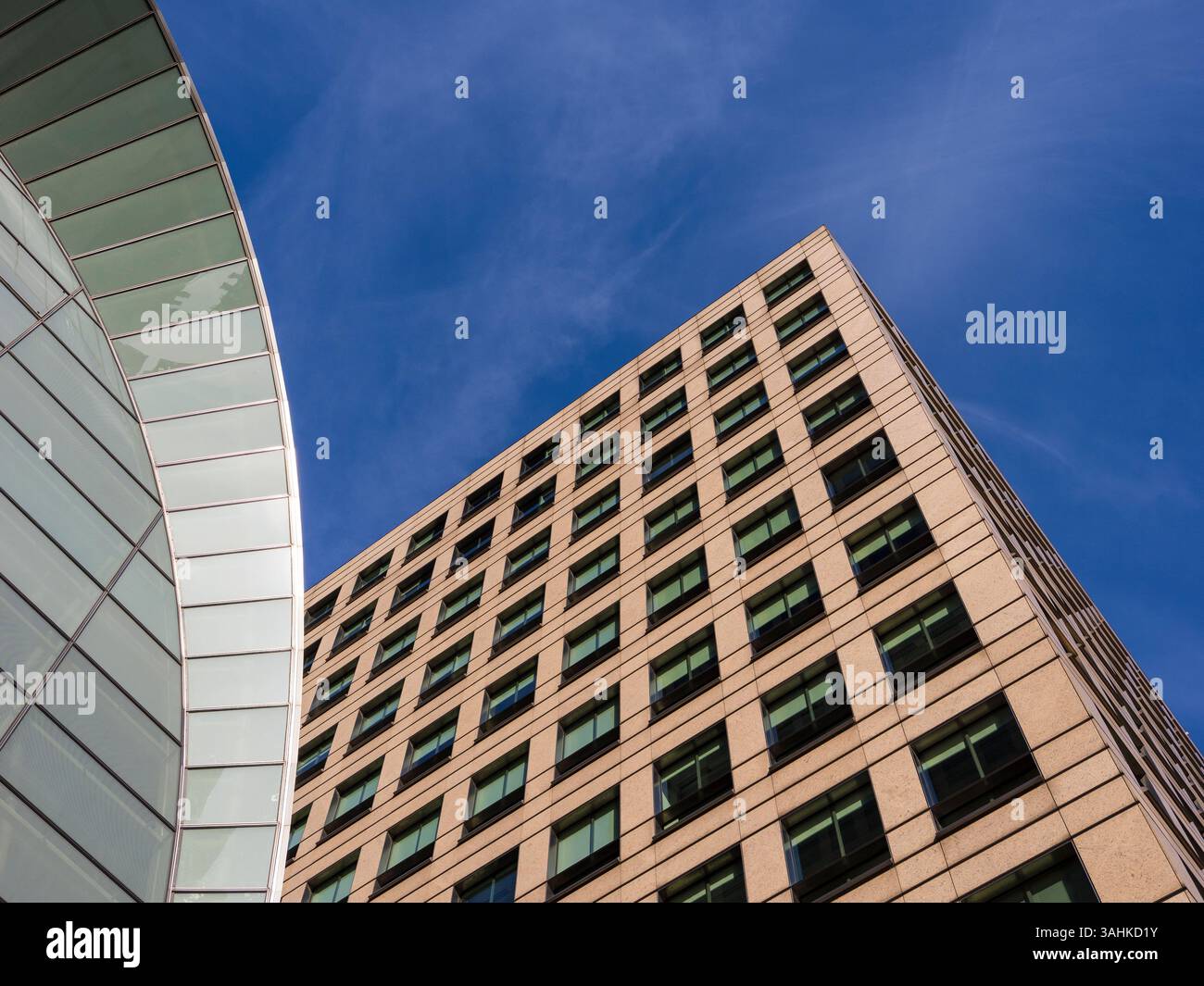 Refurbished Office building, 50 Bank Street, Canary Wharf, Docklands ...
