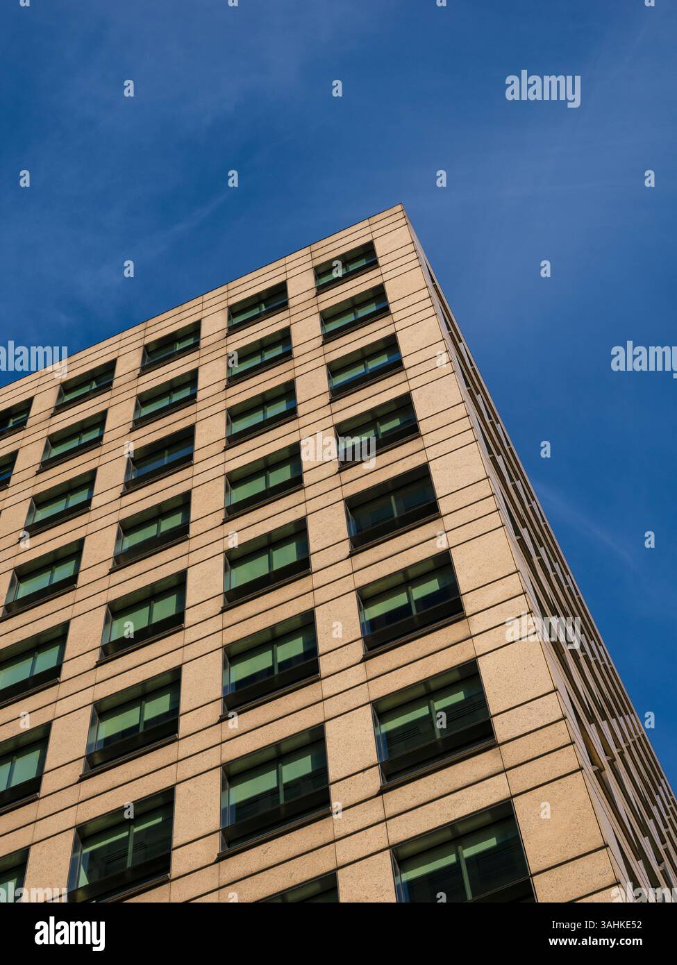 Refurbished Office building, 50 Bank Street, Canary Wharf, Docklands ...