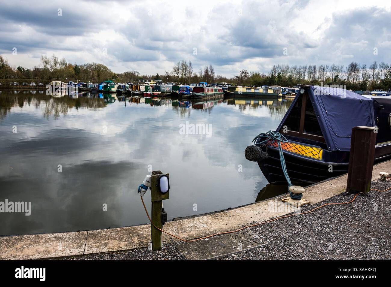 Narrow boats moored at Scarisbrick Marina Stock Photo - Alamy