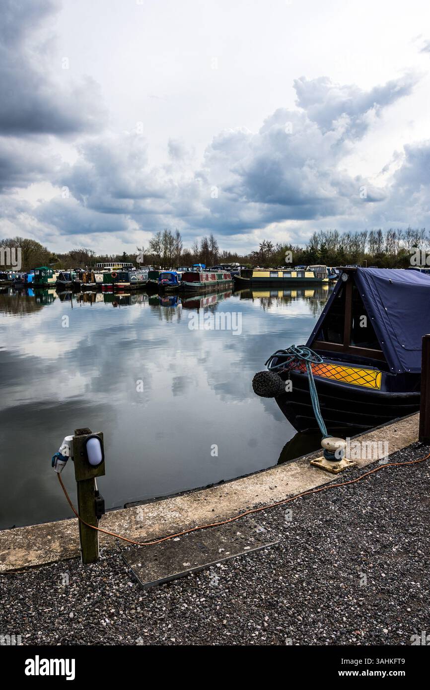 Narrow boats moored at Scarisbrick Marina Stock Photo - Alamy