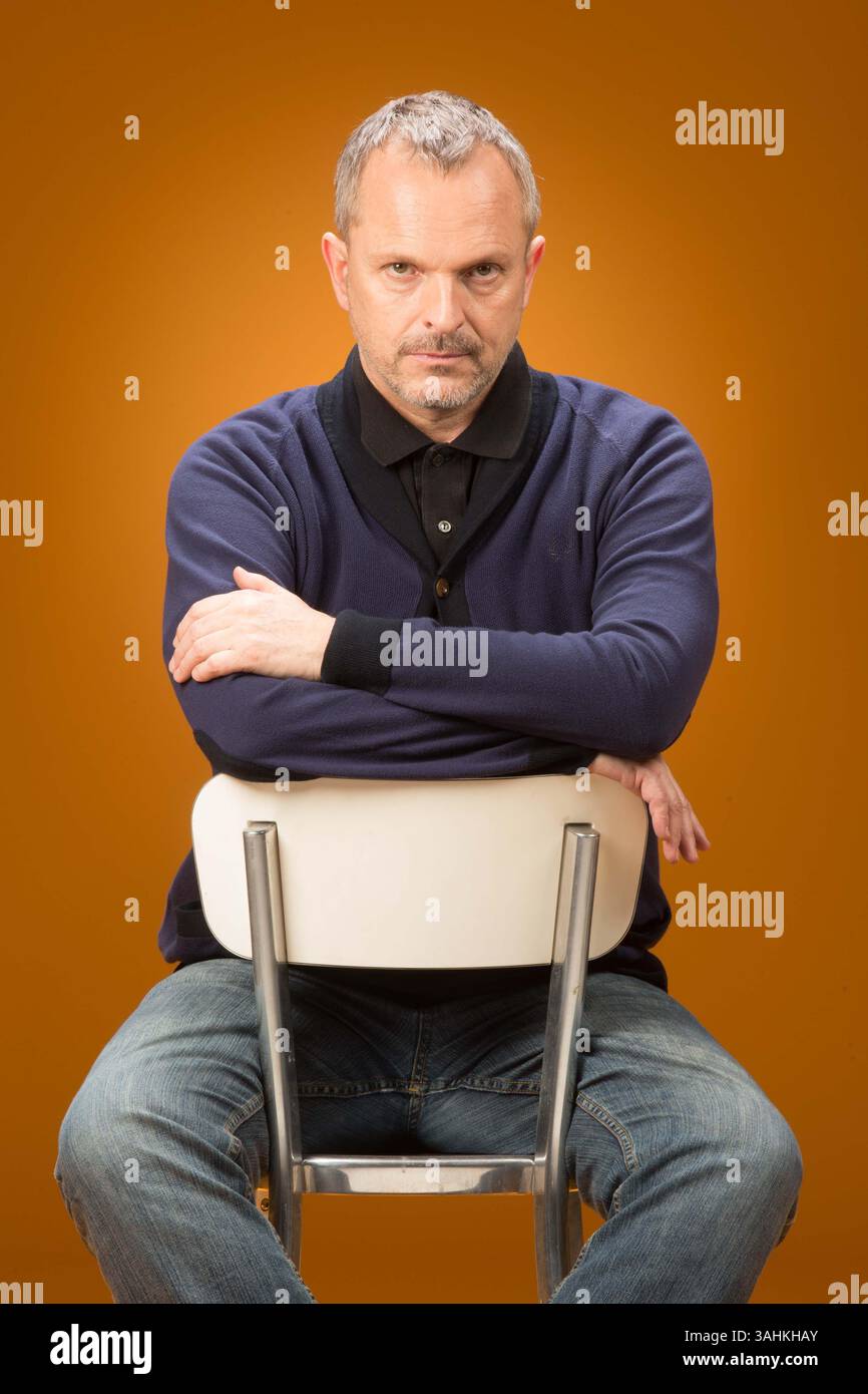 Amici italian tv show hi-res stock photography and images - Alamy