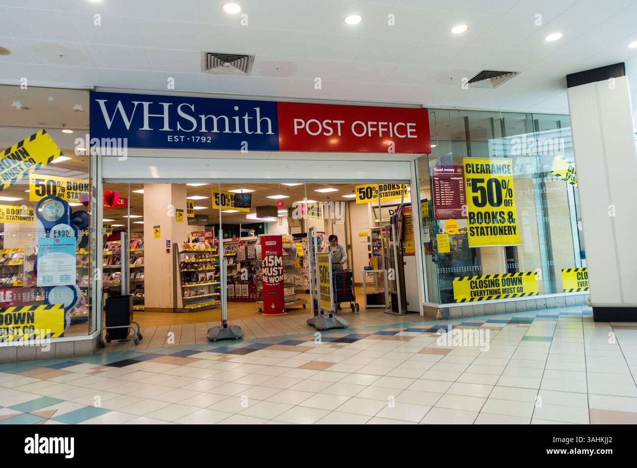 W H Smith and Post Office closing down sale. Oldham Town Centre, Oldham ...