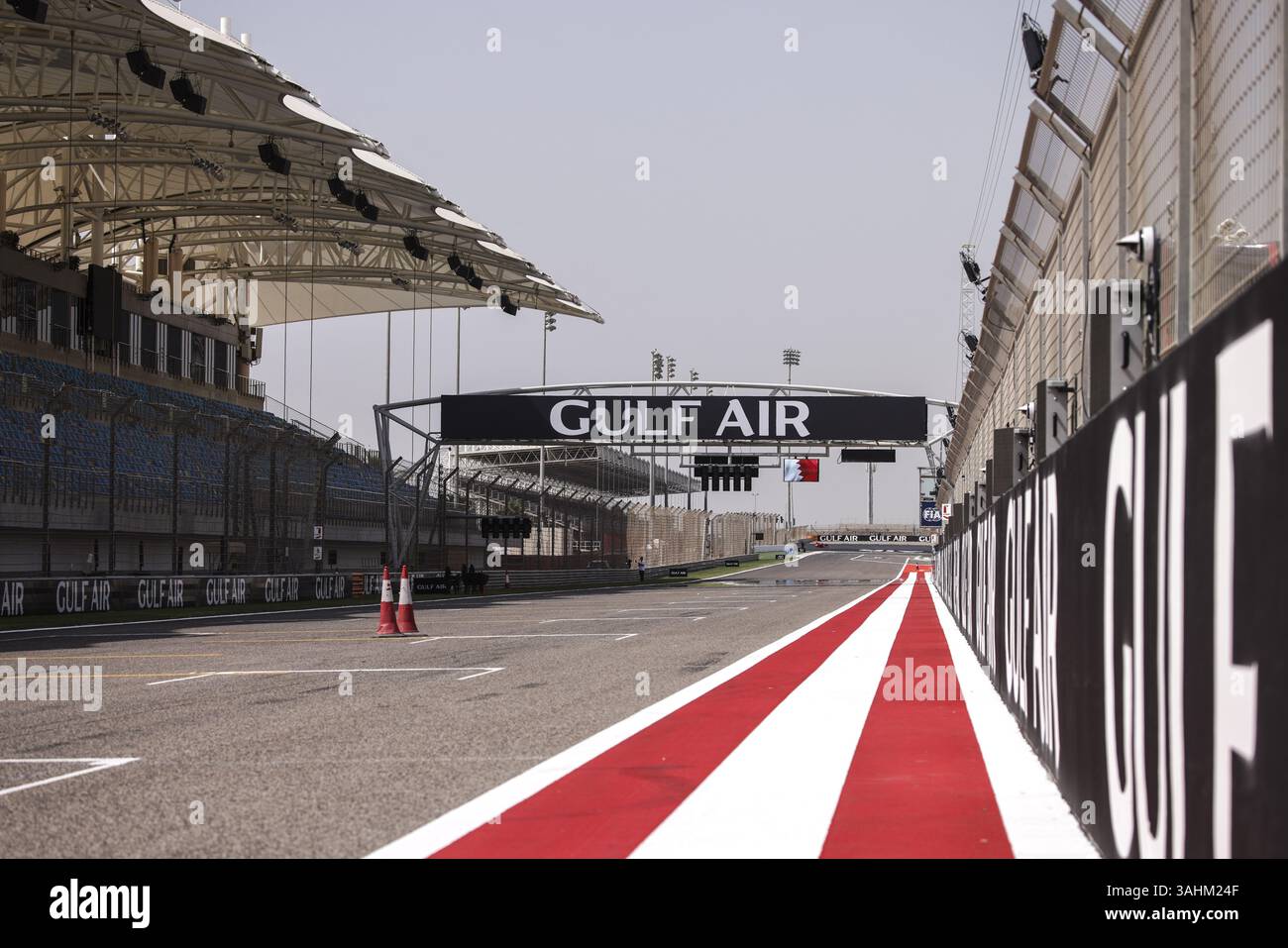 Atmosphere main straight Bahrain Gulf Air circuit during the Formula 1 ...