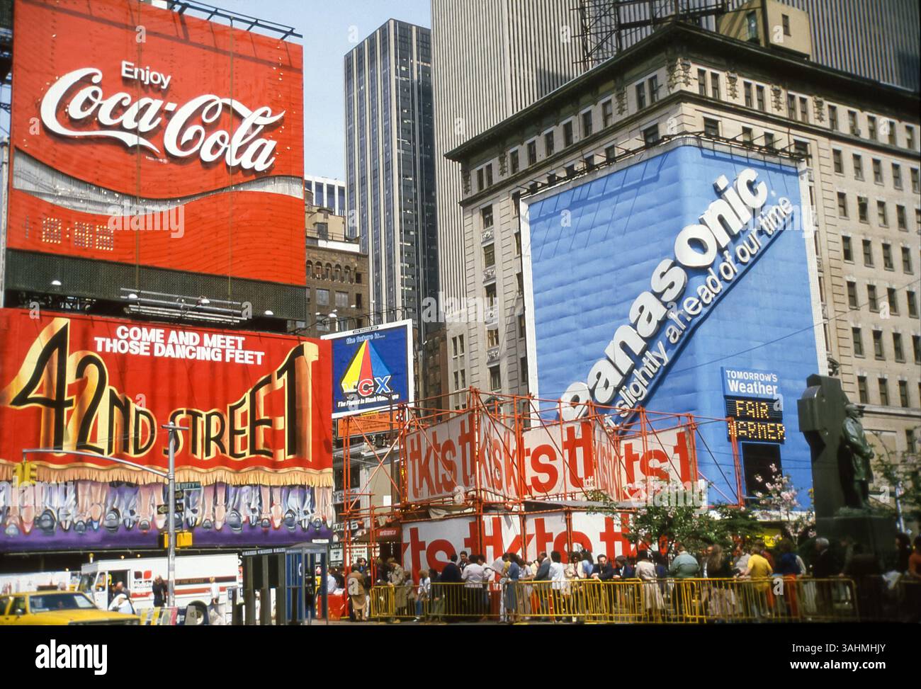 Square perspective logos hi-res stock photography and images - Alamy