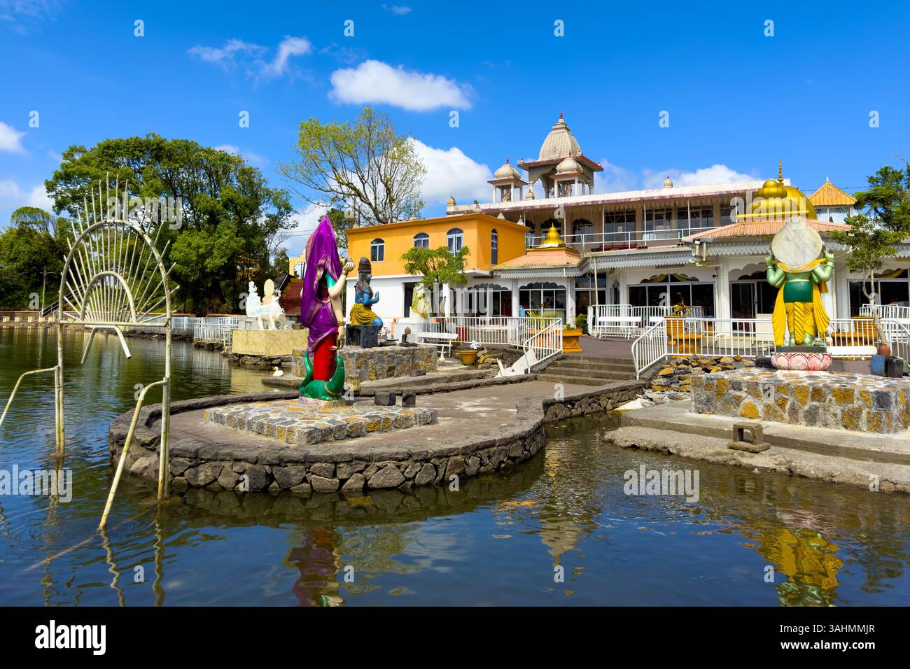 Shiva Hindu deity statue in Grand-Bassin Temple, Mauritius Island ...