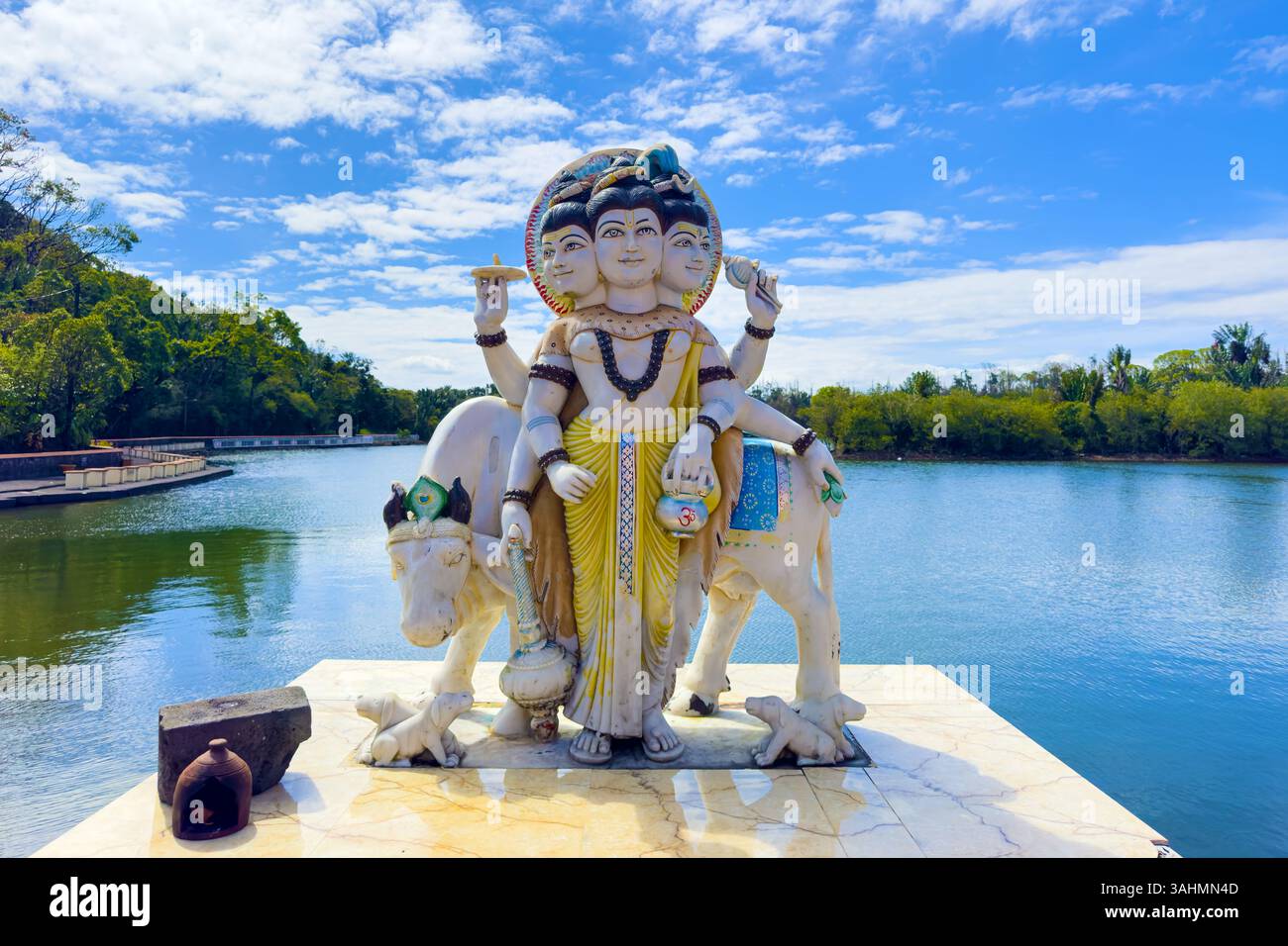 Dattatreya trimurti Hindu deity statue in Grand-Bassin Temple ...