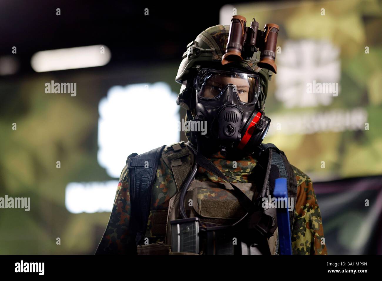 Abc schutzanzug hi-res stock photography and images - Alamy