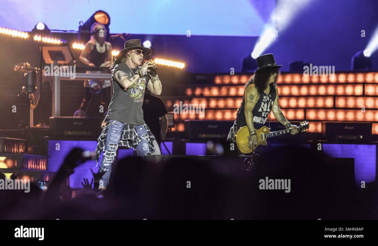 August 8, 2017 - Miami, Florida, USA - Lead Vocal Axl Rose. Guns N ...