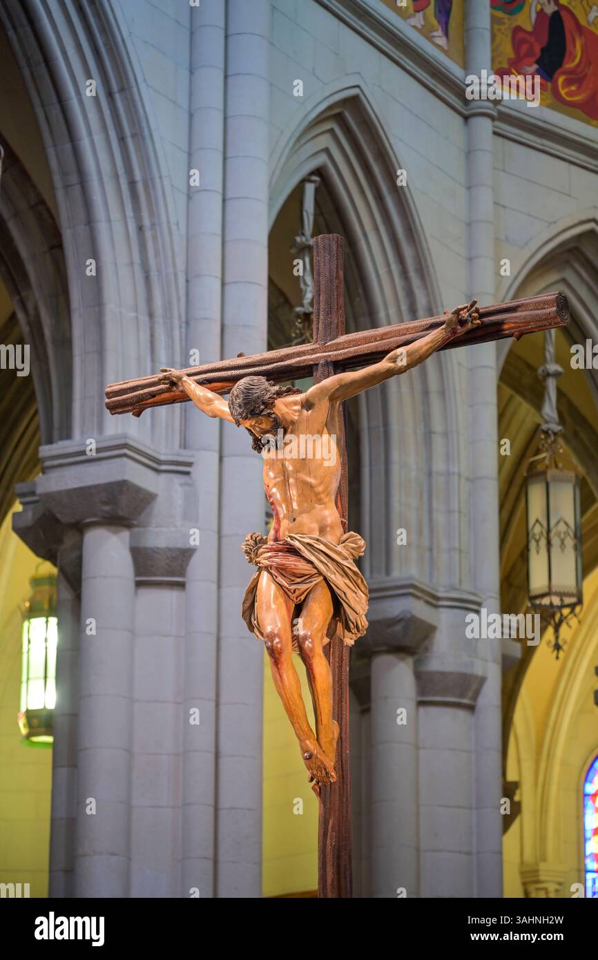 Kruzifix, Almudena-Kathedrale, Madrid, Spanien *** Crucifix, Almudena ...