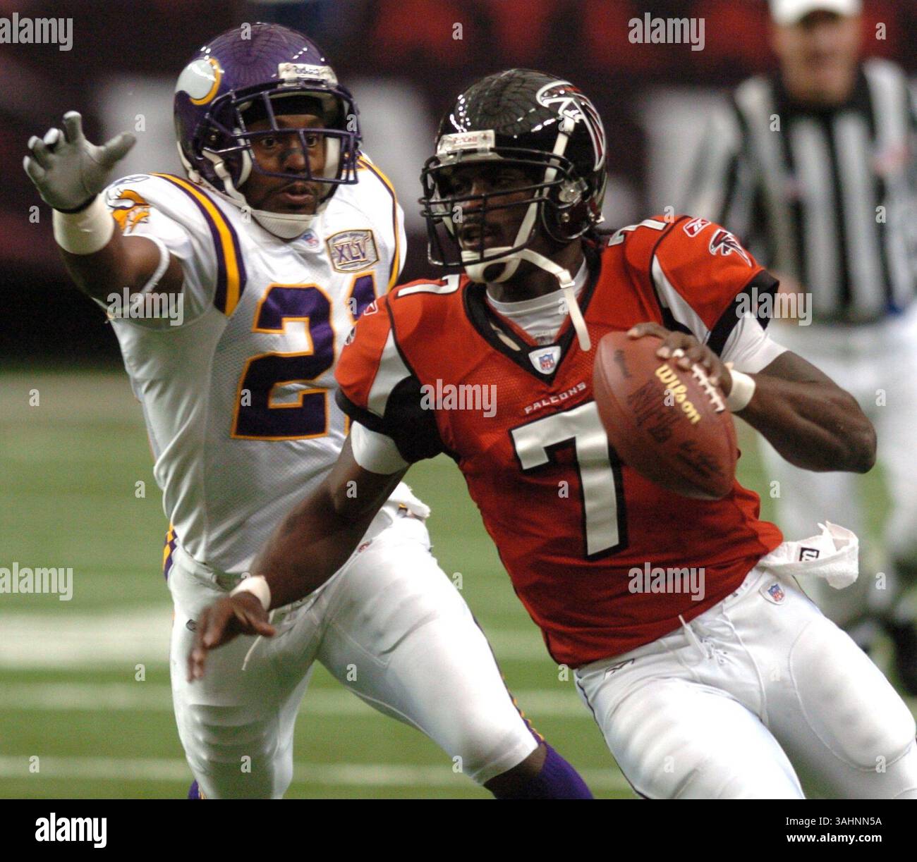 Michael vick falcons hi-res stock photography and images - Alamy