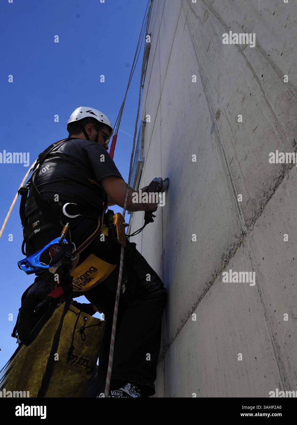 training and education as a height worker, safety in great heights ...