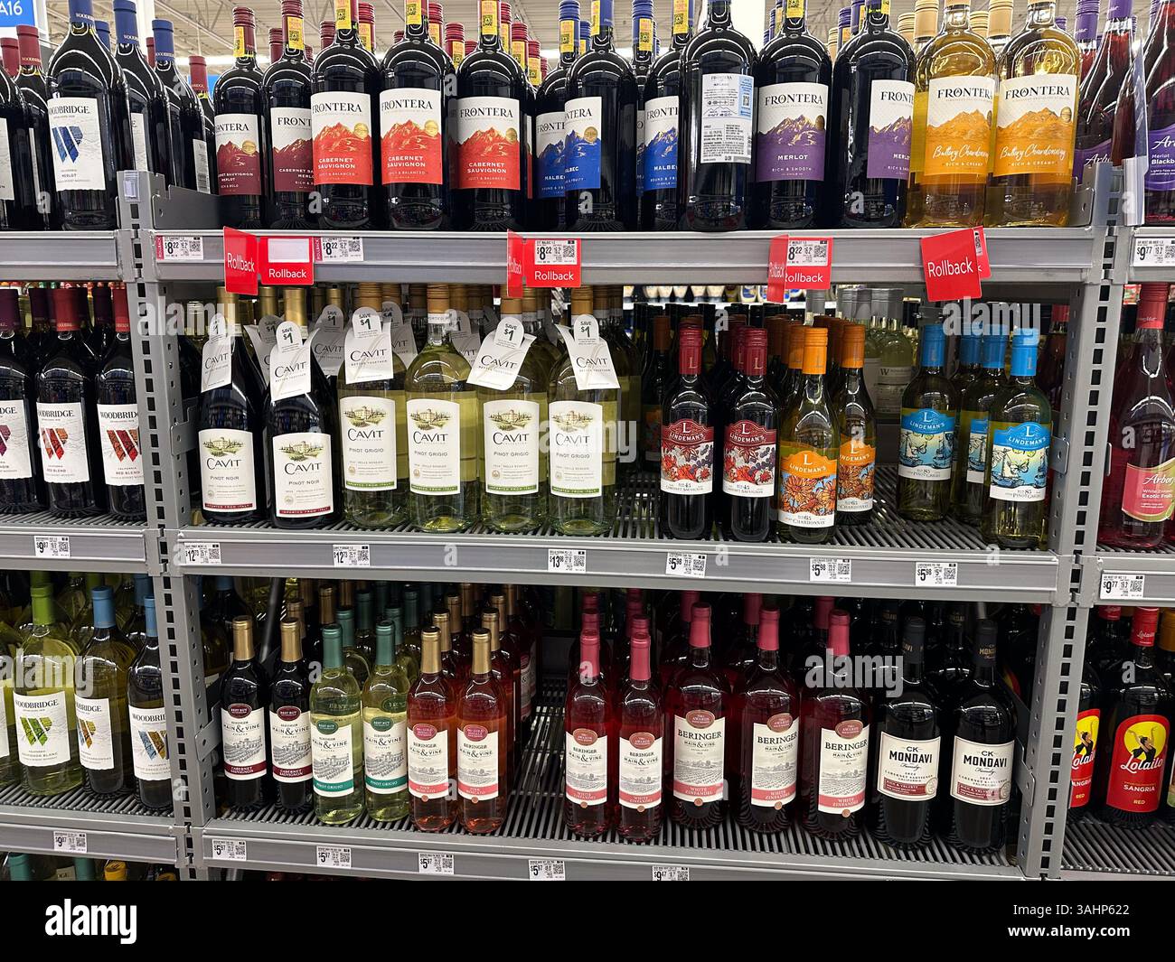 Hallandale Beach, USA. 09th Apr, 2025. U.S. President Donald Trump's ...