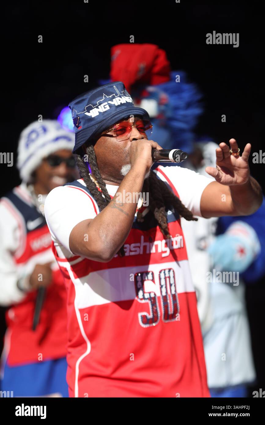 Washington DC Apr 9 : Yin Yang Twins entertain fans at the Wizards ...