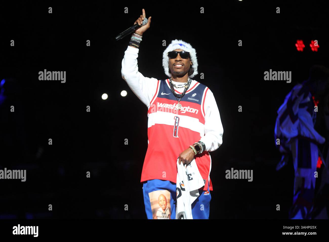Washington DC Apr 9 : Yin Yang Twins entertain fans at the Wizards ...