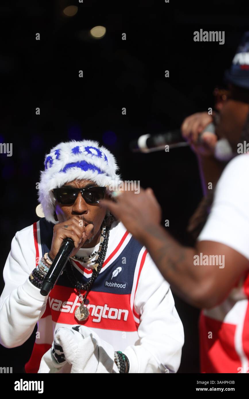 Washington DC Apr 9 : Yin Yang Twins entertain fans at the Wizards ...