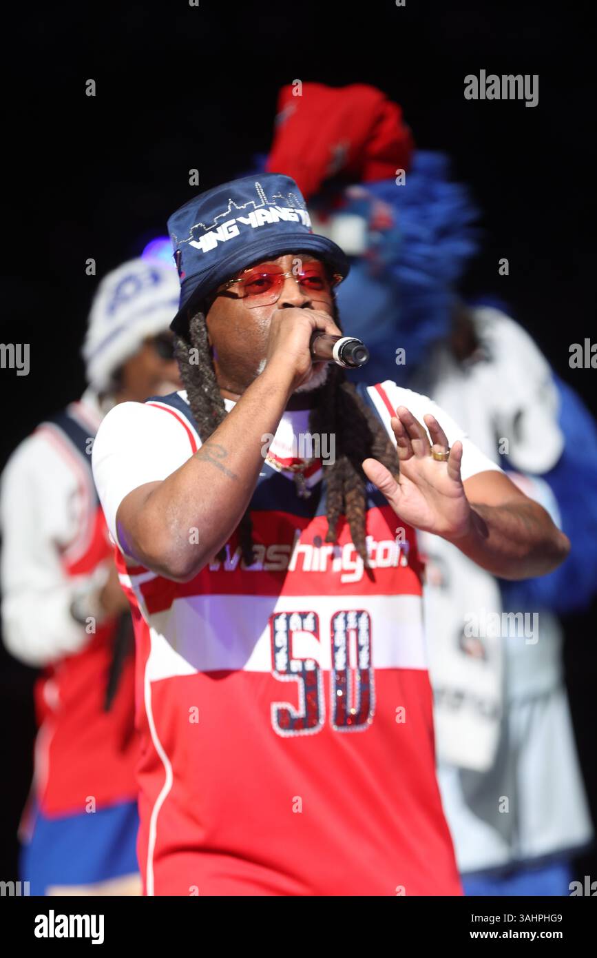 Washington DC Apr 9 : Yin Yang Twins entertain fans at the Wizards ...